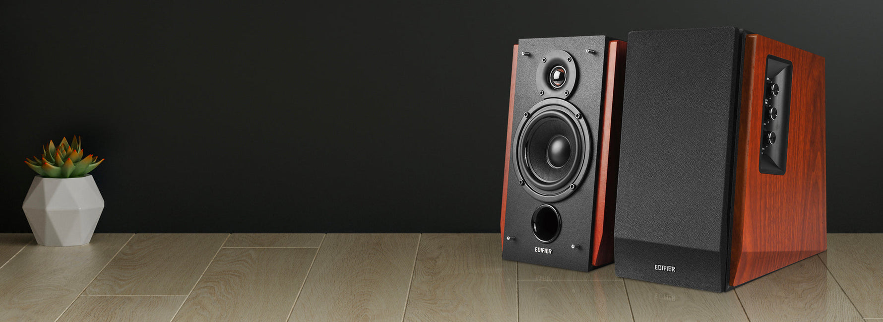 R1700BTs Active Bluetooth Bookshelf Speakers – Edifier USA